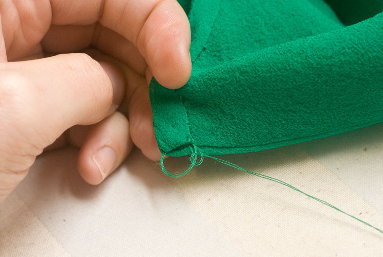 Tricks of the Trade: A Handworked Thread Loop – pattern scissors cloth