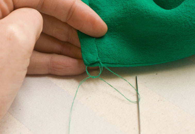 Tricks of the Trade: A Handworked Thread Loop – pattern scissors cloth